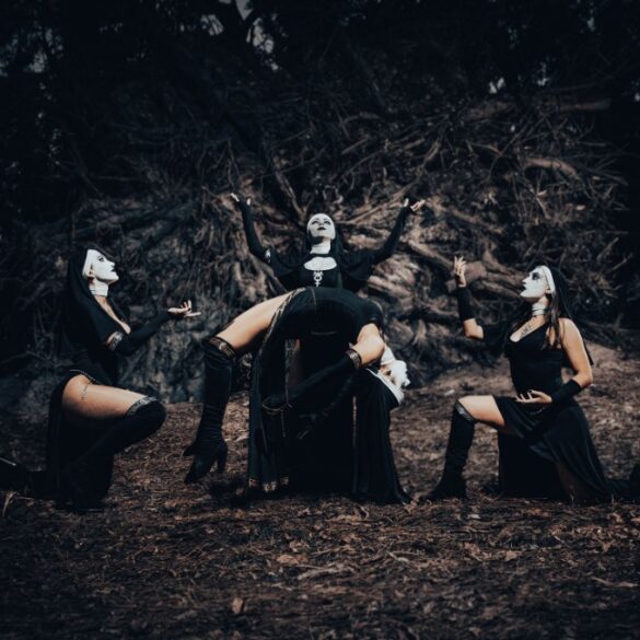 Dogma: haben Debütalbum und neues Video zu „Made Her Mine ...