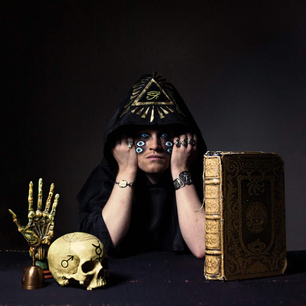 Dan Brooklyn: veröffentlicht Aleister Crowley gewidmetes Debütalbum ...
